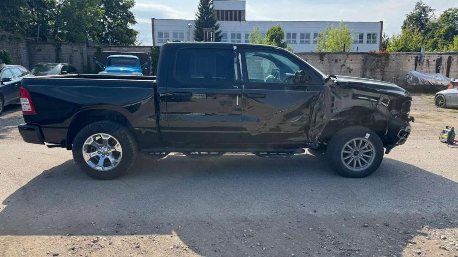Melns Dodge RAM 2021 Ukmergė, ar dzinēja tilpumu 5.70 L un nobraukumu 78 tūkst. km par 18990 €, foto 6 vietnē AUTOMOTO.COM.LV