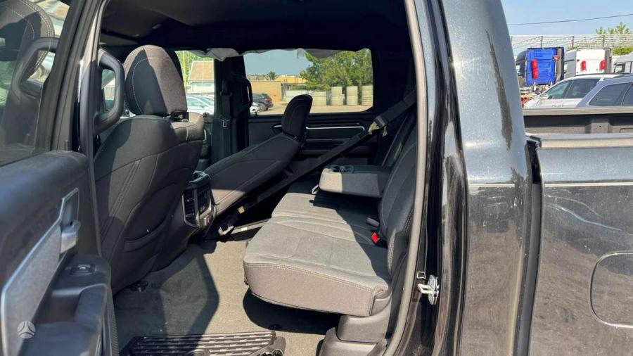 Melns Dodge RAM 2021 Ukmergė, ar dzinēja tilpumu 5.70 L un nobraukumu 78 tūkst. km par 18990 €, foto 14 vietnē AUTOMOTO.COM.LV