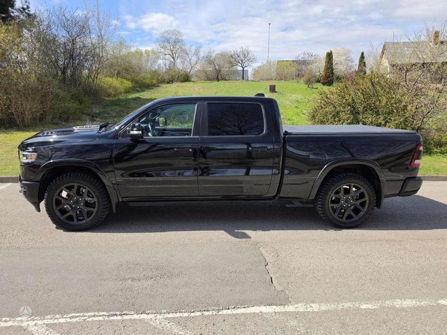 Melns Dodge RAM 2021 Viļņa, ar dzinēja tilpumu 0.00 L un nobraukumu 72 tūkst. km par 44000 €, foto 5 vietnē AUTOMOTO.COM.LV