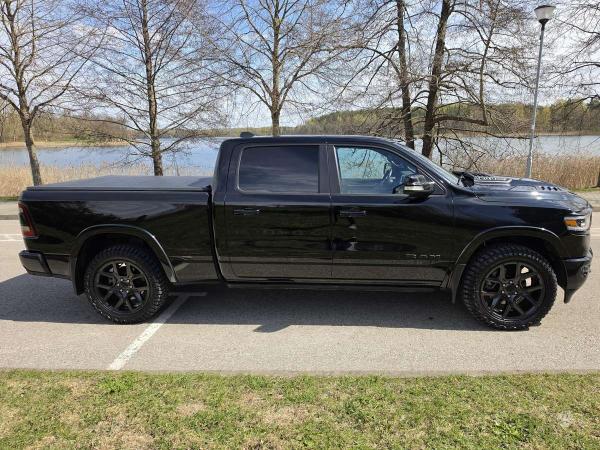 Black Dodge RAM 2021 in Vilnius, with an engine capacity of 0.00 L and mileage of 72 thousand km for 44000 €, photo 8 on AUTOMOTO.COM.LV