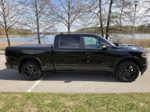 Melns Dodge RAM 2021 Viļņa, ar dzinēja tilpumu 0.00 L un nobraukumu 72 tūkst. km par 44000 €, foto 9 vietnē AUTOMOTO.COM.LV