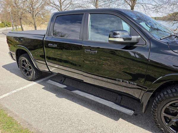 Black Dodge RAM 2021 in Vilnius, with an engine capacity of 0.00 L and mileage of 72 thousand km for 44000 €, photo 9 on AUTOMOTO.COM.LV