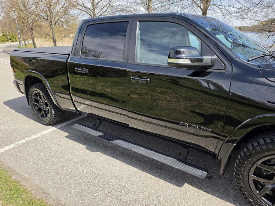 Melns Dodge RAM 2021 Viļņa, ar dzinēja tilpumu 0.00 L un nobraukumu 72 tūkst. km par 44000 €, foto 10 vietnē AUTOMOTO.COM.LV