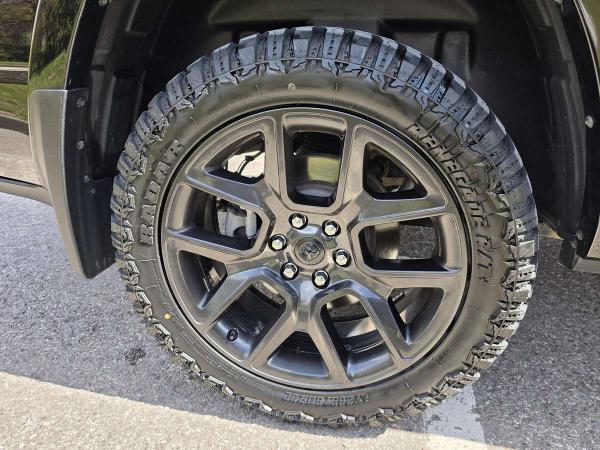 Black Dodge RAM 2021 in Vilnius, with an engine capacity of 0.00 L and mileage of 72 thousand km for 44000 €, photo 10 on AUTOMOTO.COM.LV