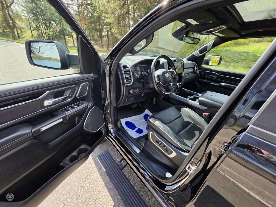 Melns Dodge RAM 2021 Viļņa, ar dzinēja tilpumu 0.00 L un nobraukumu 72 tūkst. km par 44000 €, foto 24 vietnē AUTOMOTO.COM.LV