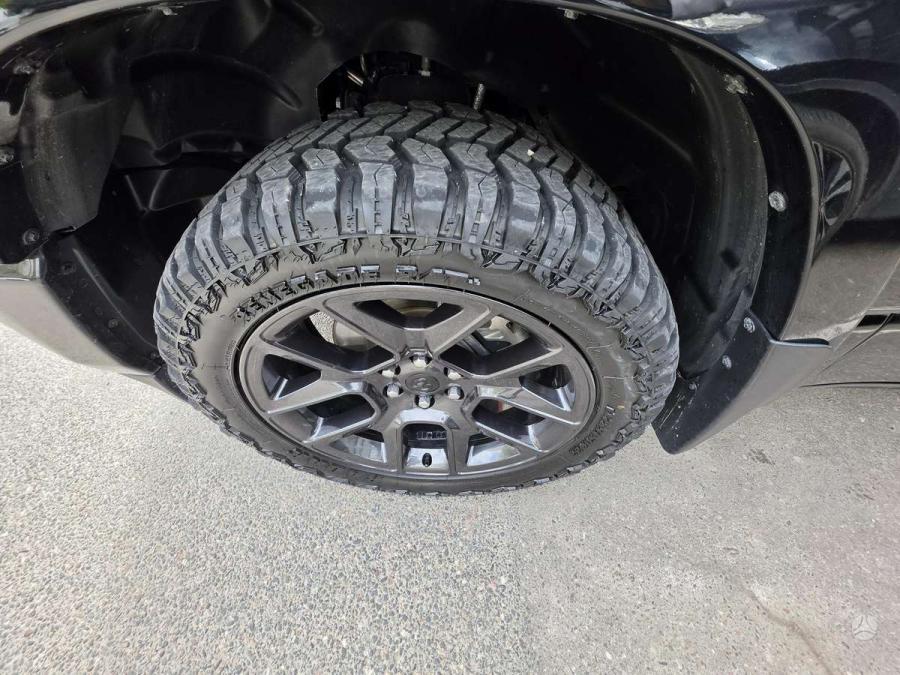 Melns Dodge RAM 2021 Viļņa, ar dzinēja tilpumu 0.00 L un nobraukumu 72 tūkst. km par 44000 €, foto 34 vietnē AUTOMOTO.COM.LV