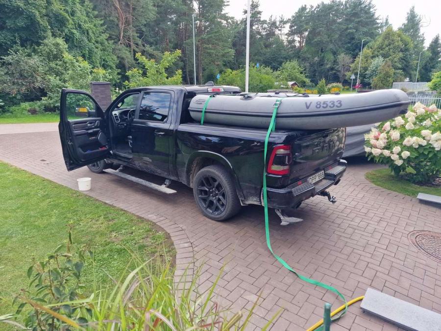 Melns Dodge RAM 2021 Viļņa, ar dzinēja tilpumu 5.65 L un nobraukumu 200 tūkst. km par 42350 €, foto 3 vietnē AUTOMOTO.COM.LV