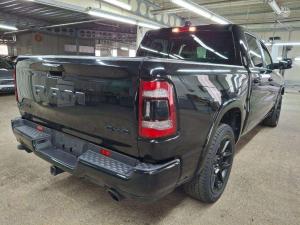 Melns Dodge RAM 2021 Viļņa, ar dzinēja tilpumu 5.65 L un nobraukumu 200 tūkst. km par 42350 €, foto 8 vietnē AUTOMOTO.COM.LV