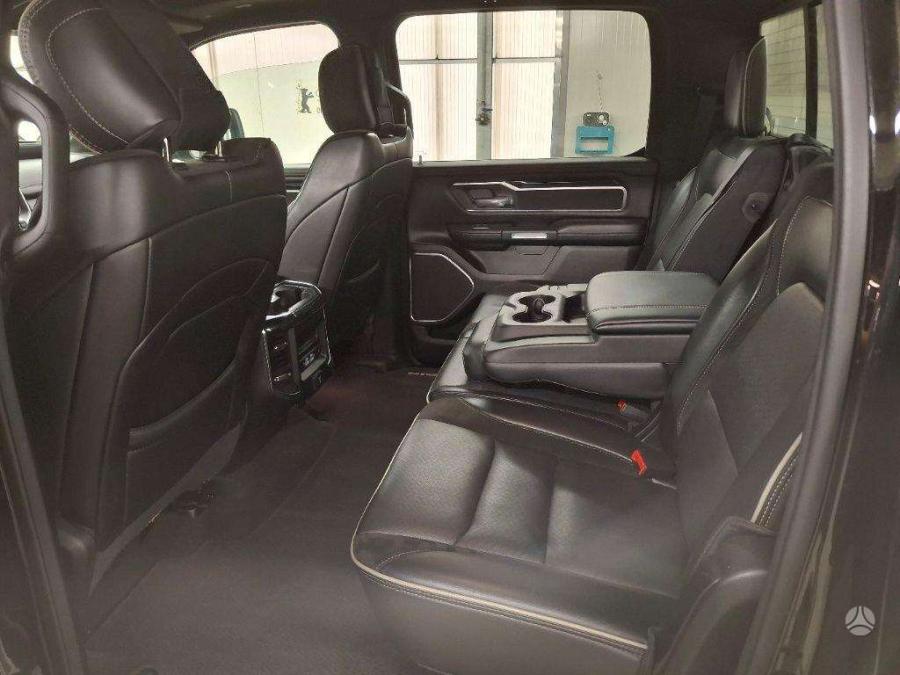 Melns Dodge RAM 2021 Viļņa, ar dzinēja tilpumu 5.65 L un nobraukumu 200 tūkst. km par 42350 €, foto 10 vietnē AUTOMOTO.COM.LV