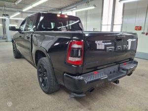 Melns Dodge RAM 2021 Viļņa, ar dzinēja tilpumu 5.65 L un nobraukumu 200 tūkst. km par 42350 €, foto 13 vietnē AUTOMOTO.COM.LV