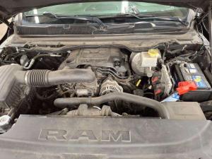 Melns Dodge RAM 2021 Viļņa, ar dzinēja tilpumu 5.65 L un nobraukumu 200 tūkst. km par 42350 €, foto 14 vietnē AUTOMOTO.COM.LV