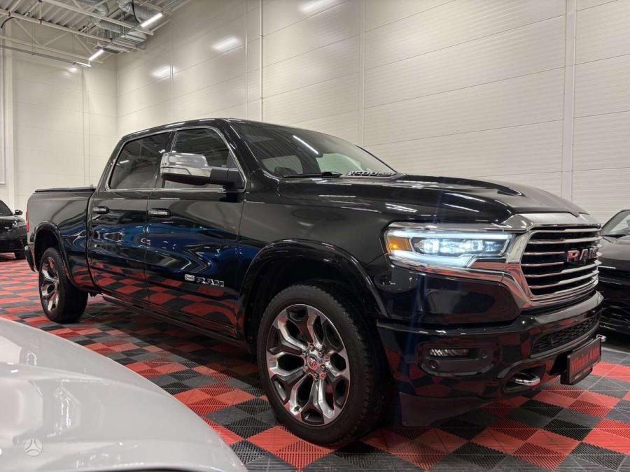 Melns Dodge RAM 2021 Viļņa, ar dzinēja tilpumu 5.70 L un nobraukumu 133 tūkst. km par 47999 €, foto 4 vietnē AUTOMOTO.COM.LV