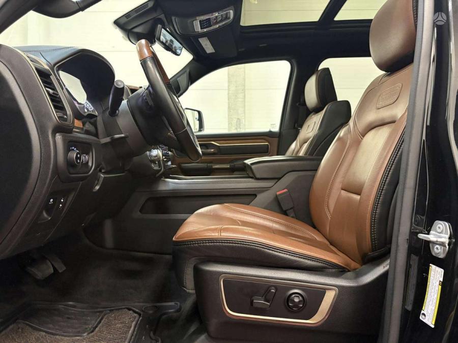 Melns Dodge RAM 2021 Viļņa, ar dzinēja tilpumu 5.70 L un nobraukumu 133 tūkst. km par 47999 €, foto 17 vietnē AUTOMOTO.COM.LV