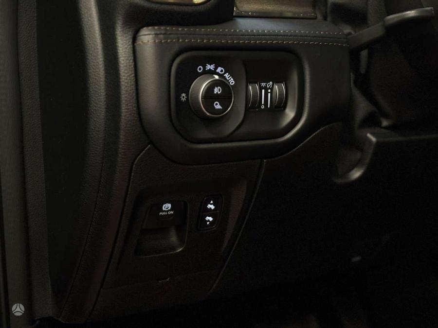 Melns Dodge RAM 2021 Viļņa, ar dzinēja tilpumu 5.70 L un nobraukumu 133 tūkst. km par 47999 €, foto 19 vietnē AUTOMOTO.COM.LV