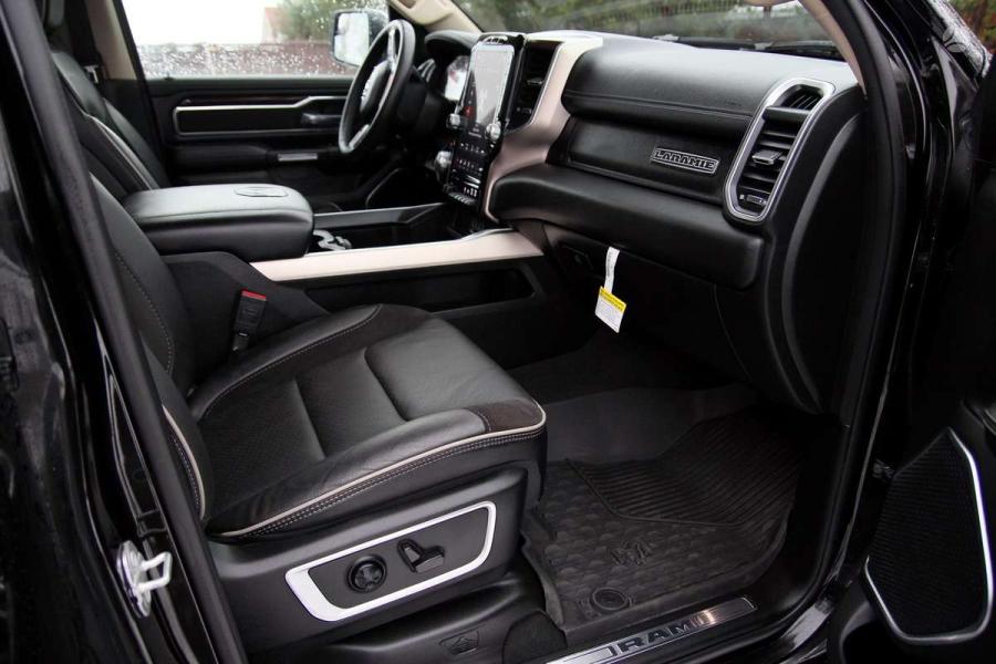Melns Dodge RAM 2021 Klaipėda, ar dzinēja tilpumu 5.70 L un nobraukumu 3 tūkst. km par 44000 €, foto 10 vietnē AUTOMOTO.COM.LV