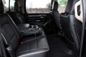 Melns Dodge RAM 2021 Klaipėda, ar dzinēja tilpumu 5.70 L un nobraukumu 3 tūkst. km par 44000 €, foto 11 vietnē AUTOMOTO.COM.LV