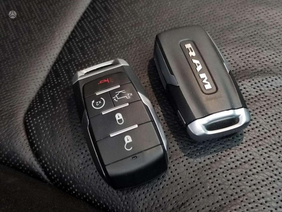 Melns Dodge RAM 2021 Klaipėda, ar dzinēja tilpumu 5.70 L un nobraukumu 3 tūkst. km par 44000 €, foto 12 vietnē AUTOMOTO.COM.LV