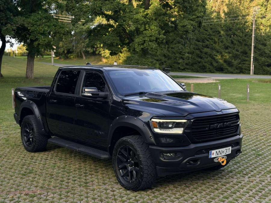 Melns Dodge RAM 2021 Anykščiai, ar dzinēja tilpumu 5.65 L un nobraukumu 213 tūkst. km par 35250 €, foto 3 vietnē AUTOMOTO.COM.LV