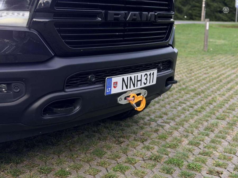 Melns Dodge RAM 2021 Anykščiai, ar dzinēja tilpumu 5.65 L un nobraukumu 213 tūkst. km par 35250 €, foto 14 vietnē AUTOMOTO.COM.LV