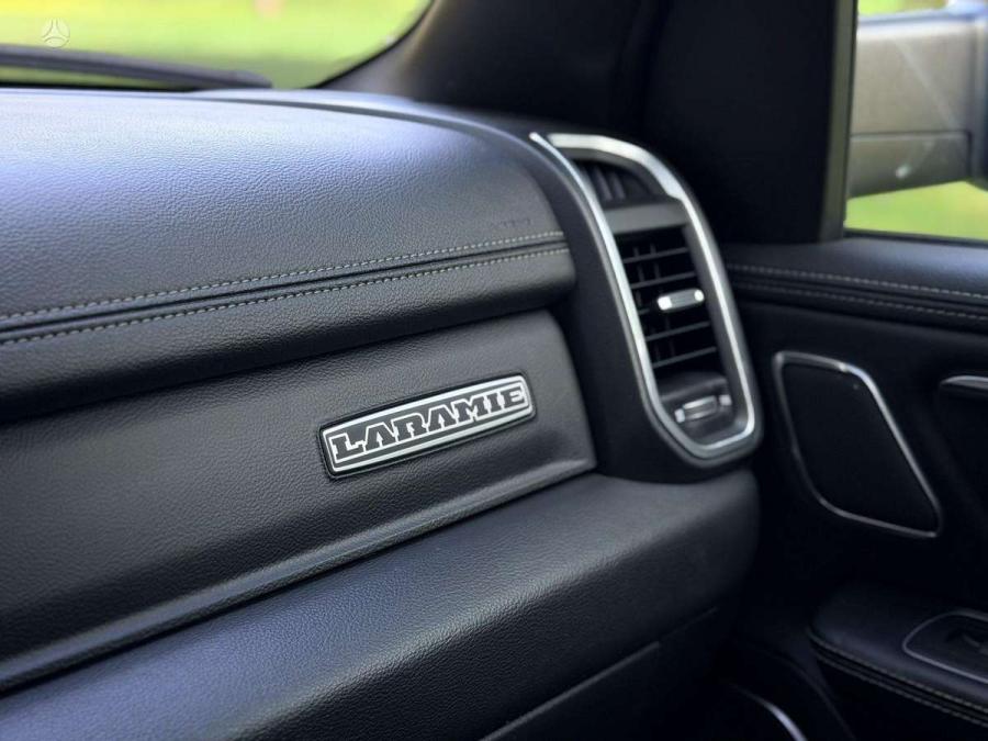 Melns Dodge RAM 2021 Anykščiai, ar dzinēja tilpumu 5.65 L un nobraukumu 213 tūkst. km par 35250 €, foto 19 vietnē AUTOMOTO.COM.LV
