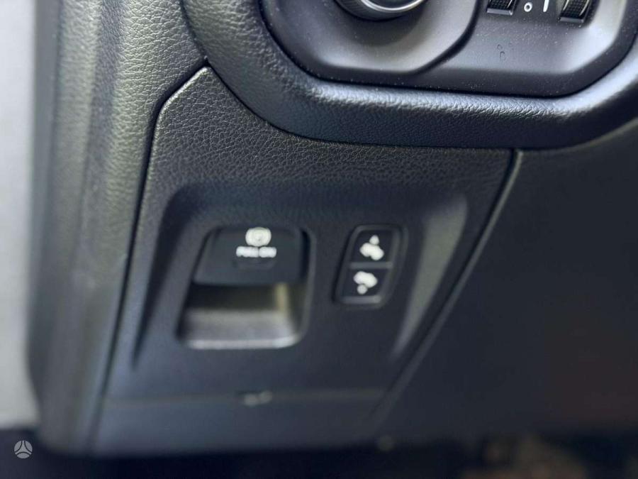 Melns Dodge RAM 2021 Anykščiai, ar dzinēja tilpumu 5.65 L un nobraukumu 213 tūkst. km par 35250 €, foto 20 vietnē AUTOMOTO.COM.LV