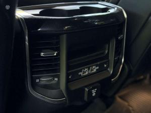 Melns Dodge RAM 2021 Anykščiai, ar dzinēja tilpumu 5.65 L un nobraukumu 213 tūkst. km par 35250 €, foto 24 vietnē AUTOMOTO.COM.LV
