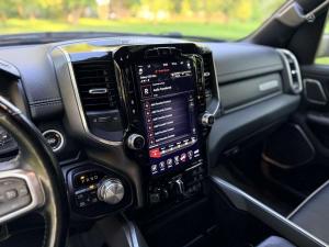 Melns Dodge RAM 2021 Anykščiai, ar dzinēja tilpumu 5.65 L un nobraukumu 213 tūkst. km par 35250 €, foto 26 vietnē AUTOMOTO.COM.LV
