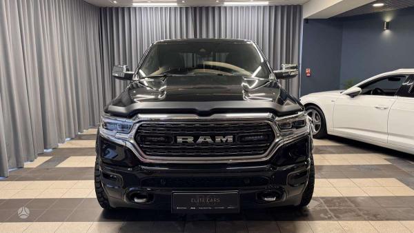 Black Dodge RAM 2022 in Riga, with an engine capacity of 5.70 L and mileage of 52 thousand km for 69990 €, photo 2 on AUTOMOTO.COM.LV