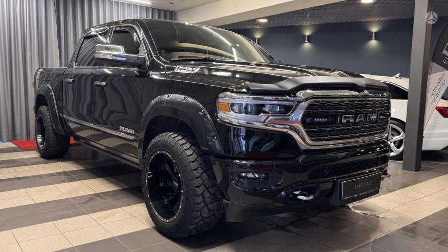Melns Dodge RAM 2022 Rīga, ar dzinēja tilpumu 5.70 L un nobraukumu 52 tūkst. km par 69990 €, foto 3 vietnē AUTOMOTO.COM.LV