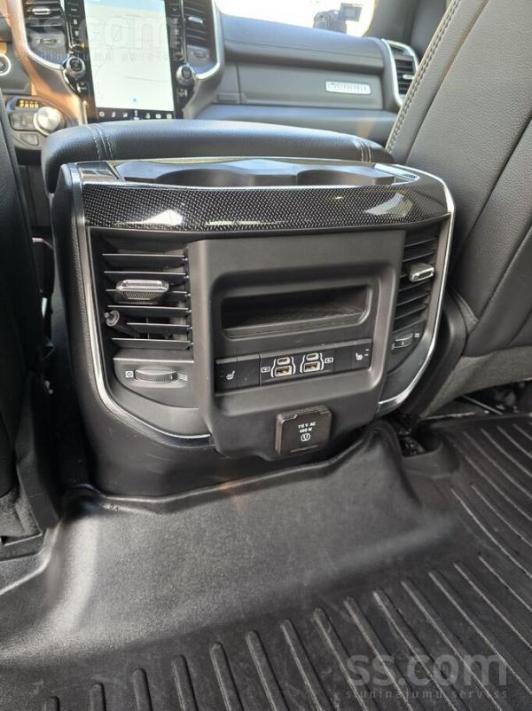 Black Dodge RAM 2022 in Riga, with an engine capacity of 3.60 L and mileage of 23 thousand km for 52000 €, photo 10 on AUTOMOTO.COM.LV