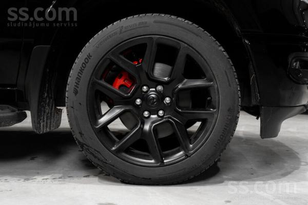 Black Dodge RAM 2022 in Riga, with an engine capacity of 3.60 L and mileage of 30 thousand km for 50000 €, photo 7 on AUTOMOTO.COM.LV