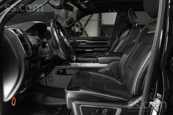 Black Dodge RAM 2022 in Riga, with an engine capacity of 3.60 L and mileage of 30 thousand km for 50000 €, photo 8 on AUTOMOTO.COM.LV