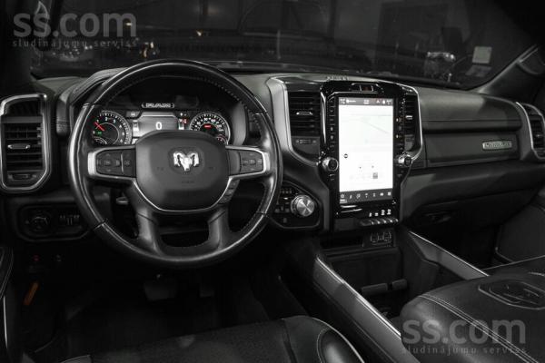 Black Dodge RAM 2022 in Riga, with an engine capacity of 3.60 L and mileage of 30 thousand km for 50000 €, photo 10 on AUTOMOTO.COM.LV