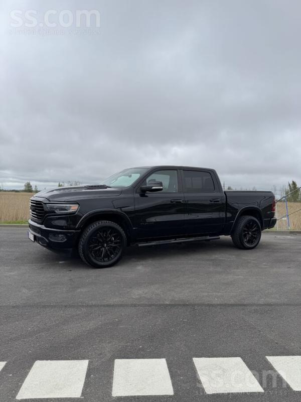 Melns Dodge RAM 2022 Liepāja, ar dzinēja tilpumu 5.70 L un nobraukumu 30 tūkst. km par 44900 €, foto 3 vietnē AUTOMOTO.COM.LV