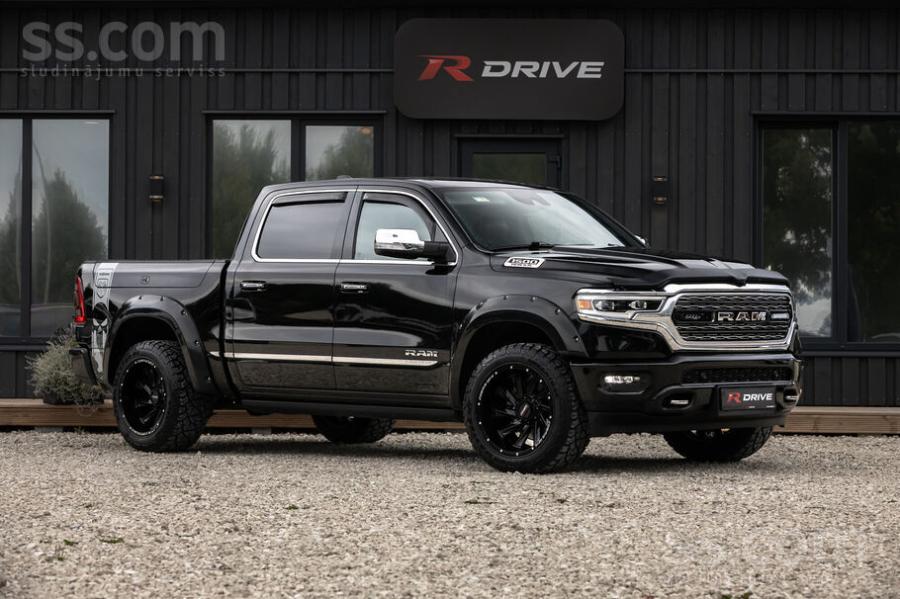 Melns Dodge RAM 2022 Jelgava, ar dzinēja tilpumu 5.70 L un nobraukumu 55 tūkst. km par 62900 €, foto 1 vietnē AUTOMOTO.COM.LV