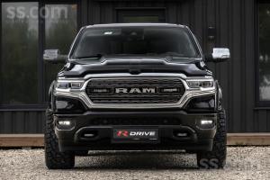 Melns Dodge RAM 2022 Jelgava, ar dzinēja tilpumu 5.70 L un nobraukumu 55 tūkst. km par 62900 €, foto 3 vietnē AUTOMOTO.COM.LV