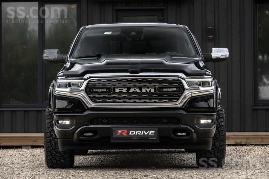 Melns Dodge RAM 2022 Jelgava, ar dzinēja tilpumu 5.70 L un nobraukumu 55 tūkst. km par 62900 €, foto 3 vietnē AUTOMOTO.COM.LV
