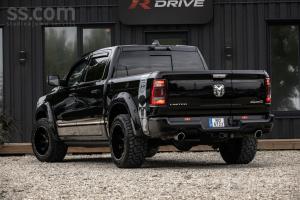 Melns Dodge RAM 2022 Jelgava, ar dzinēja tilpumu 5.70 L un nobraukumu 55 tūkst. km par 62900 €, foto 6 vietnē AUTOMOTO.COM.LV