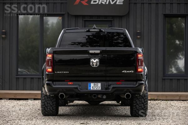 Melns Dodge RAM 2022 Jelgava, ar dzinēja tilpumu 5.70 L un nobraukumu 55 tūkst. km par 62900 €, foto 6 vietnē AUTOMOTO.COM.LV