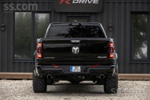 Melns Dodge RAM 2022 Jelgava, ar dzinēja tilpumu 5.70 L un nobraukumu 55 tūkst. km par 62900 €, foto 7 vietnē AUTOMOTO.COM.LV