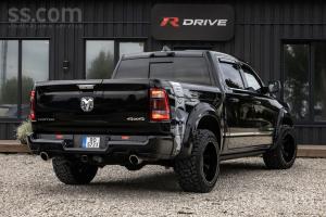 Melns Dodge RAM 2022 Jelgava, ar dzinēja tilpumu 5.70 L un nobraukumu 55 tūkst. km par 62900 €, foto 8 vietnē AUTOMOTO.COM.LV