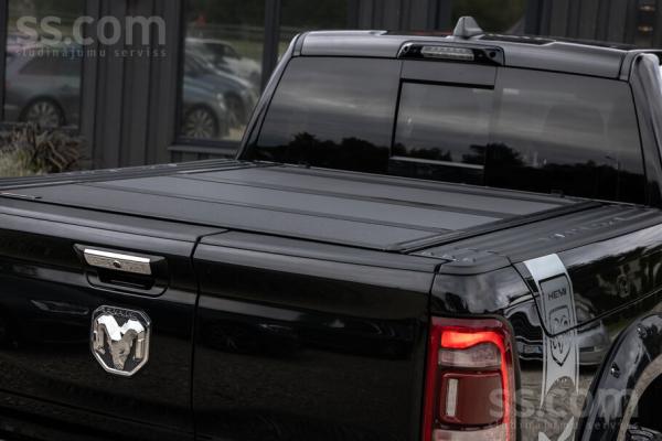 Melns Dodge RAM 2022 Jelgava, ar dzinēja tilpumu 5.70 L un nobraukumu 55 tūkst. km par 62900 €, foto 8 vietnē AUTOMOTO.COM.LV