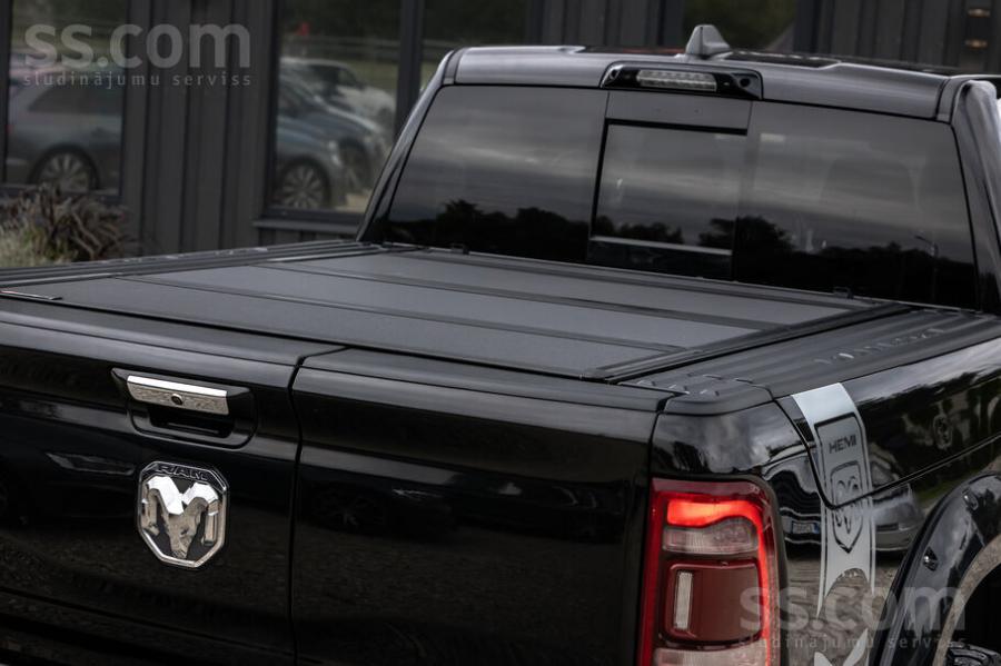Melns Dodge RAM 2022 Jelgava, ar dzinēja tilpumu 5.70 L un nobraukumu 55 tūkst. km par 62900 €, foto 9 vietnē AUTOMOTO.COM.LV
