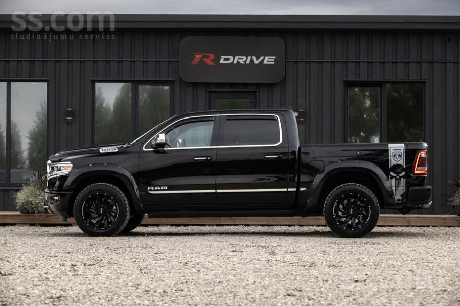 Melns Dodge RAM 2022 Jelgava, ar dzinēja tilpumu 5.70 L un nobraukumu 55 tūkst. km par 62900 €, foto 15 vietnē AUTOMOTO.COM.LV