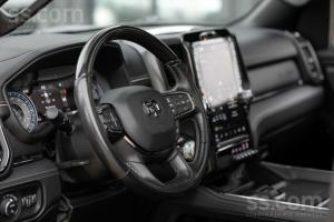 Melns Dodge RAM 2022 Jelgava, ar dzinēja tilpumu 5.70 L un nobraukumu 55 tūkst. km par 62900 €, foto 17 vietnē AUTOMOTO.COM.LV