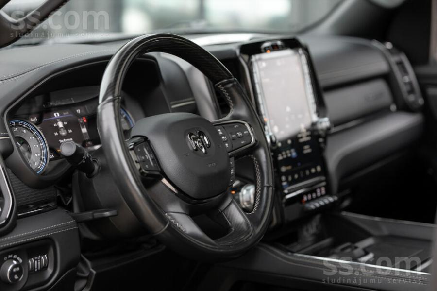 Melns Dodge RAM 2022 Jelgava, ar dzinēja tilpumu 5.70 L un nobraukumu 55 tūkst. km par 62900 €, foto 17 vietnē AUTOMOTO.COM.LV