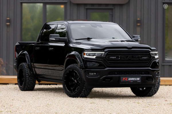 Melns Dodge RAM 2022 Jelgava, ar dzinēja tilpumu 5.70 L un nobraukumu 55 tūkst. km par 62900 €, foto 1 vietnē AUTOMOTO.COM.LV