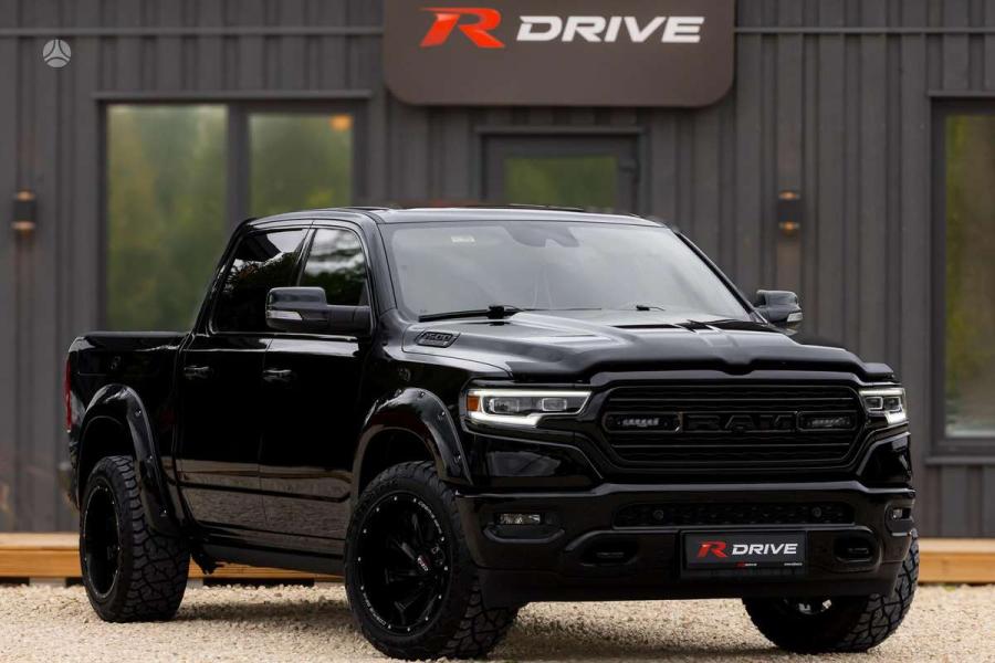 Melns Dodge RAM 2022 Jelgava, ar dzinēja tilpumu 5.70 L un nobraukumu 55 tūkst. km par 62900 €, foto 3 vietnē AUTOMOTO.COM.LV