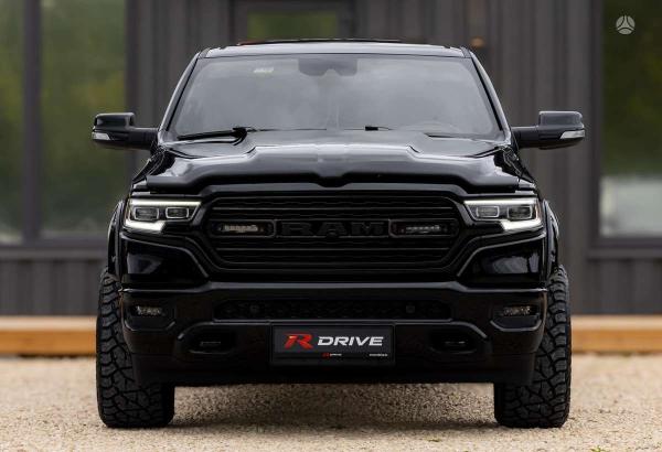 Melns Dodge RAM 2022 Jelgava, ar dzinēja tilpumu 5.70 L un nobraukumu 55 tūkst. km par 62900 €, foto 3 vietnē AUTOMOTO.COM.LV