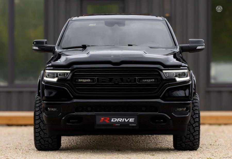 Melns Dodge RAM 2022 Jelgava, ar dzinēja tilpumu 5.70 L un nobraukumu 55 tūkst. km par 62900 €, foto 4 vietnē AUTOMOTO.COM.LV